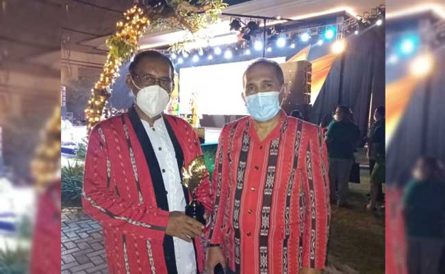 Tenun Tanimbar Juara II Kegori Cinderamata Terpopuler Tahun 2020 ...